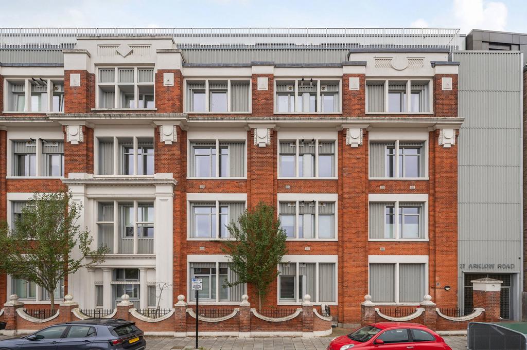 Arklow Road, London, SE14 2 bed flat for sale - £475,000