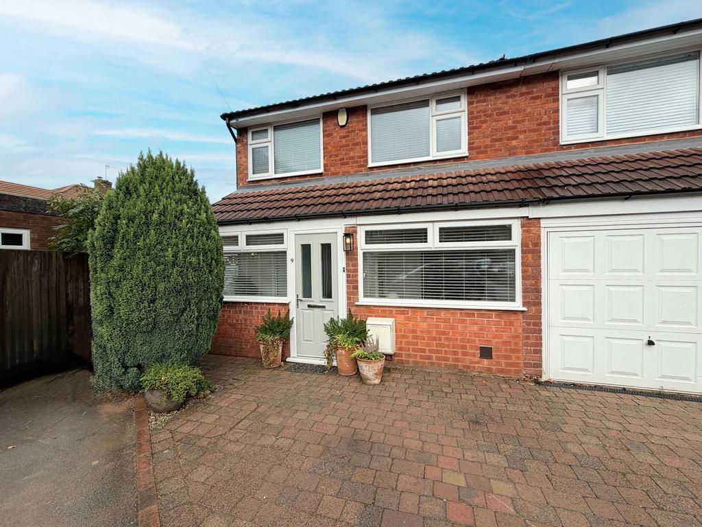 Green Close, Wythall, B47 6AD 3 bed semi-detached house - £375,000