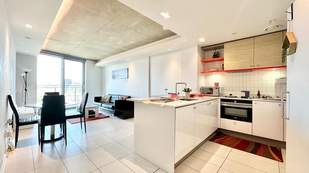Hoola Building, Royal Victoria E16 1 bed apartment - £2,000 pcm (£462 pw)
