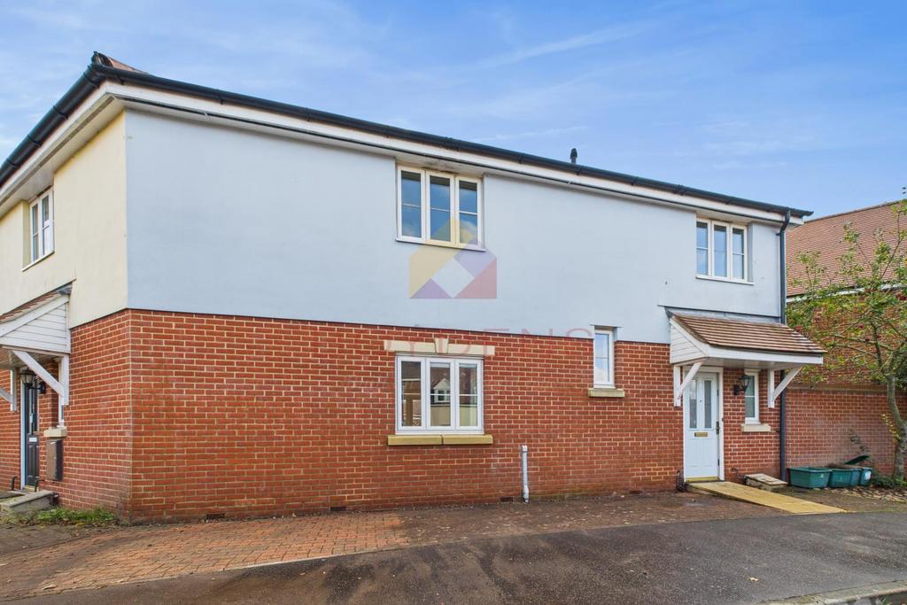 Gavin Way, Colchester CO4 3 bed semi-detached house for sale - £300,000