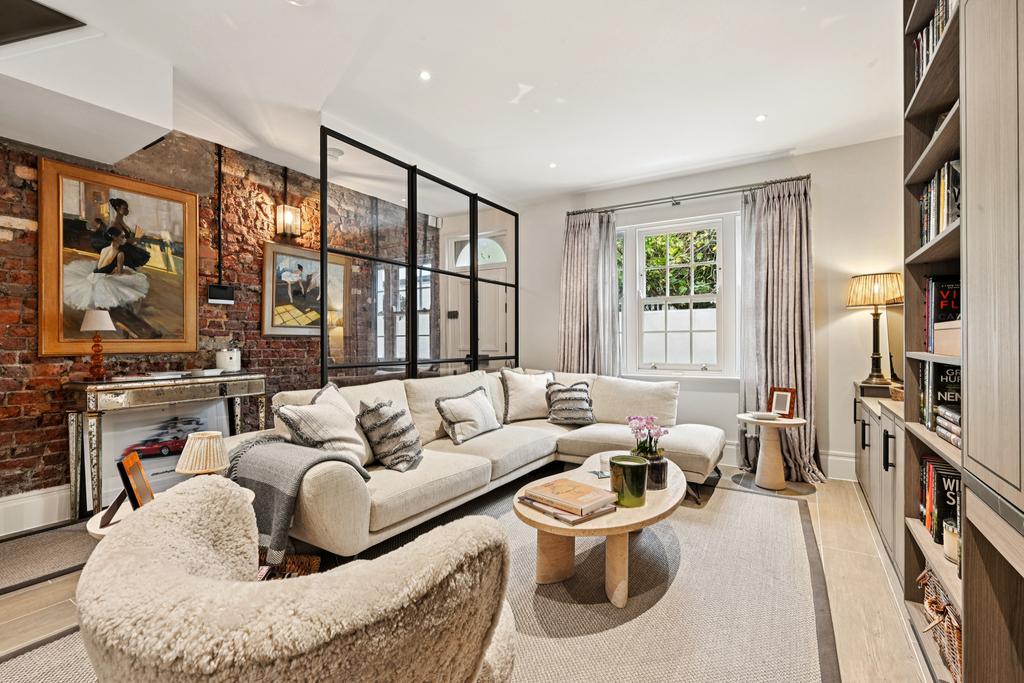 Upper Cheyne Row, London, SW3 1 bed terraced house - £1,975,000