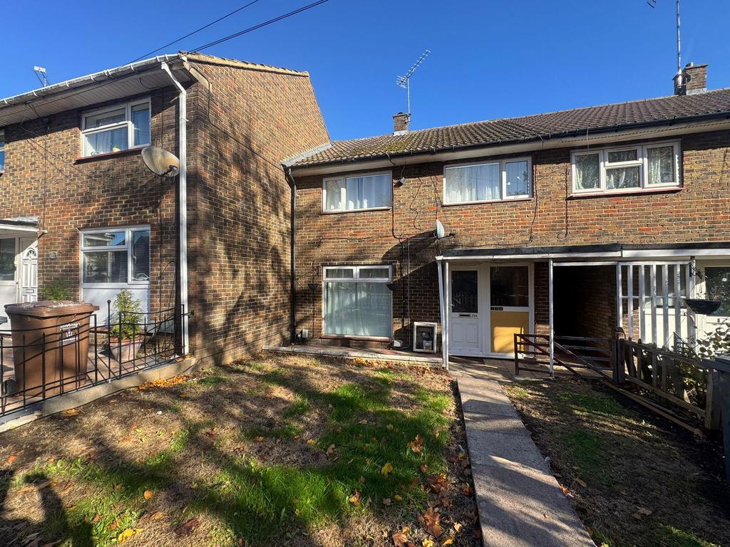 Shephall Way, Stevenage SG2 3 bed terraced house - £1,550 pcm (£358 pw)