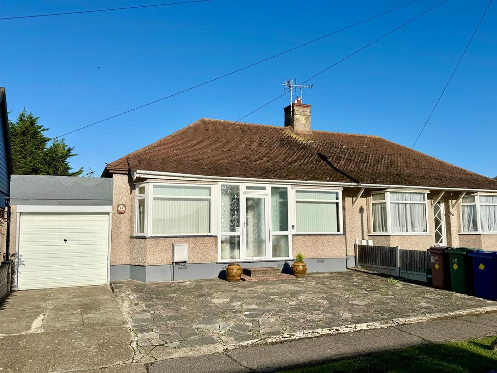 Vincent Close, Corringham, SS17 2 bed semi-detached bungalow - £350,000
