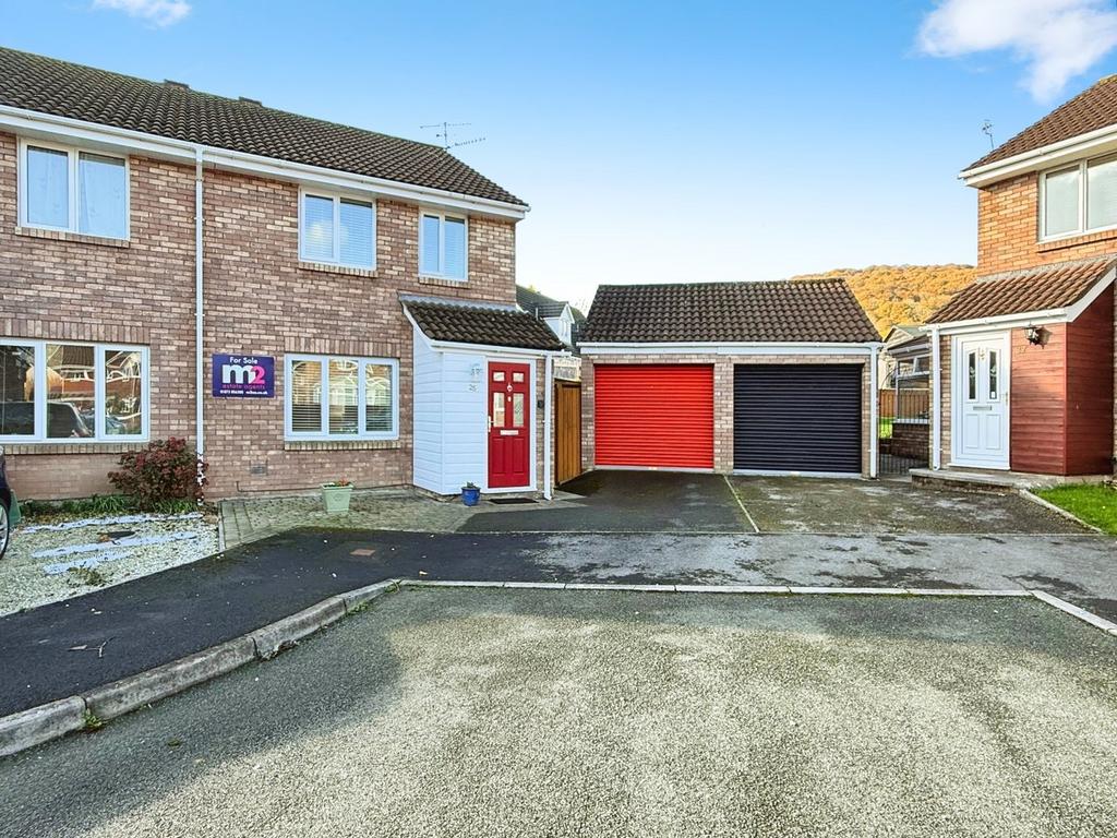 Greystones Crescent, Abergavenny NP7 2 bed semi-detached house - £275,000