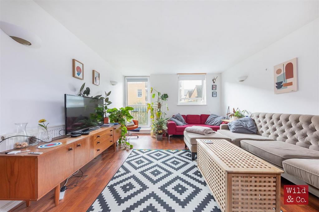 Hacon Square, Richmond Road, Hackney 3 bed apartment - £3,500 pcm (£808 pw)