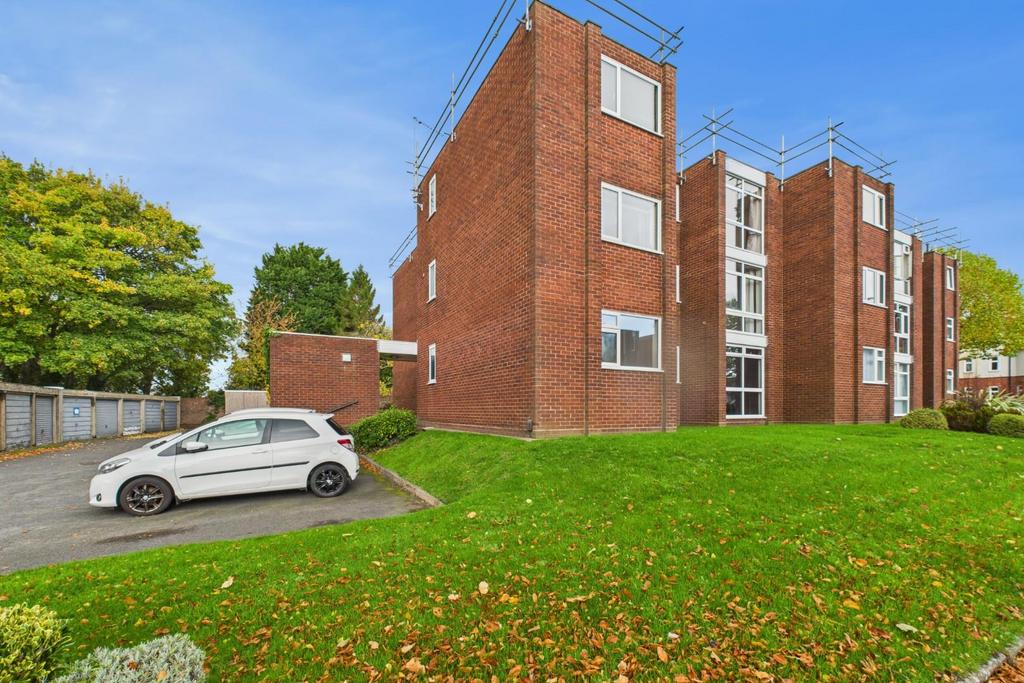 Red Hill, Stourbridge 2 bed flat - £995 pcm (£230 pw)
