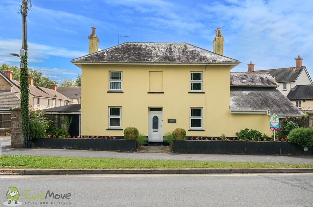 Youings Drive, Barnstaple EX31 3 bed detached house - £1,200 pcm (£277 pw)