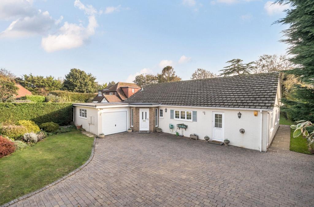Middleton Road, Middleton-On-Sea, PO22 2 bed detached bungalow - £599,950