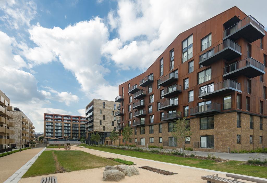 Plough Way, London SE16 2 bed apartment - £2,600 pcm (£600 pw)