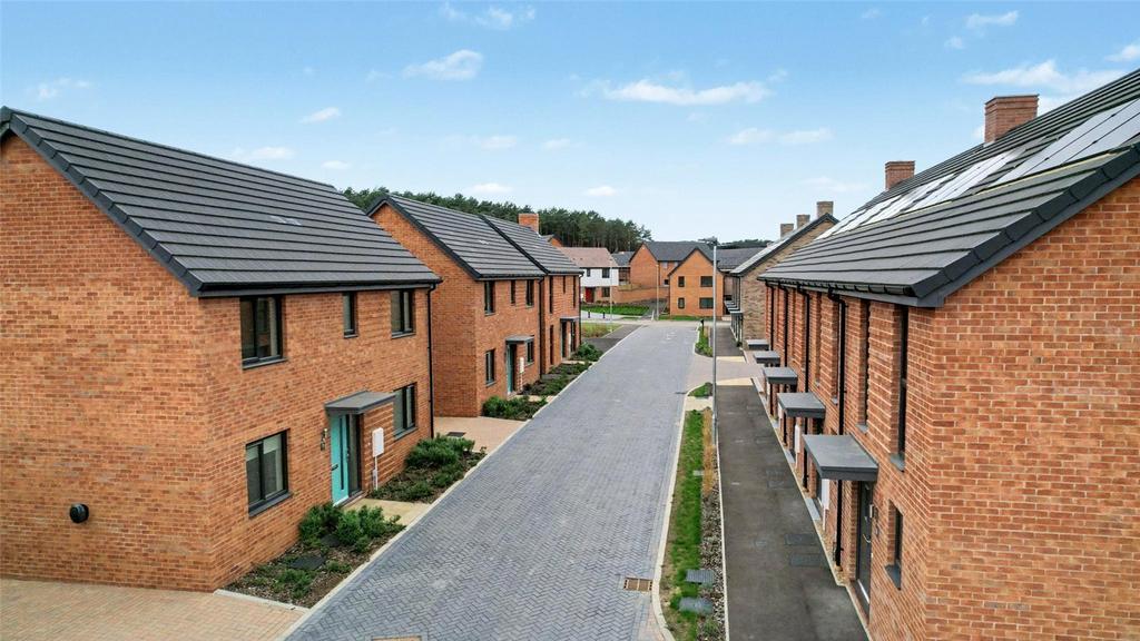 Edwards Grove, Bordon, GU35 2 bed end of terrace house to rent - £1,685 ...