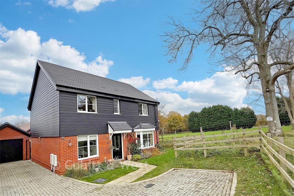 Mead Lane, Crawley Down RH10 4 bed detached house - £429,500