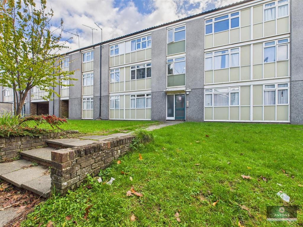 Holtye Walk, Crawley RH10 2 bed flat for sale - £165,000