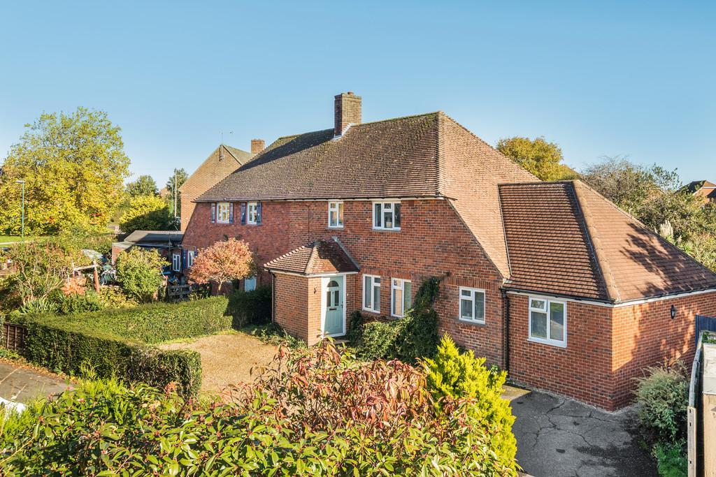 Frenches Mead, Billingshurst 4 bed semi-detached house - £500,000
