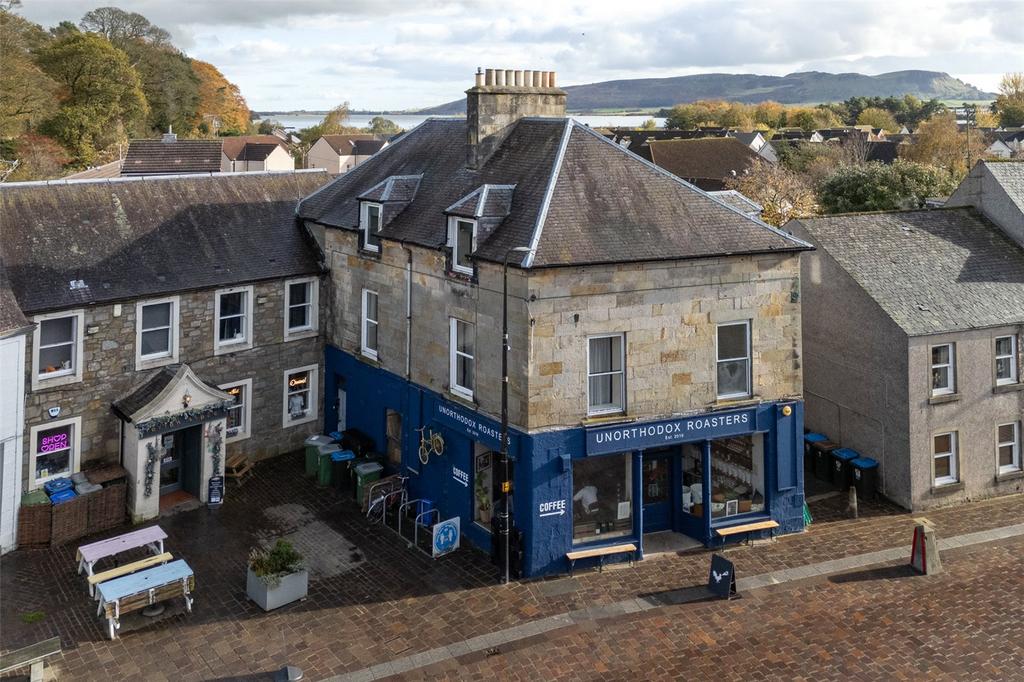 Top Floor, 127 High Street, Kinross... 3 bed flat - £135,000