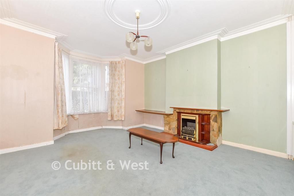Balfour Road, Portsmouth PO2 2 bed semi-detached house - £165,500