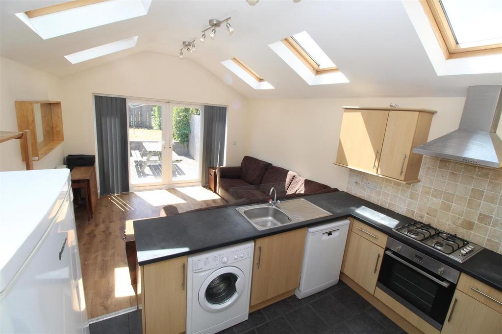 Minny Street, Cardiff CF24 5 bed house - £2,625 pcm (£606 pw)