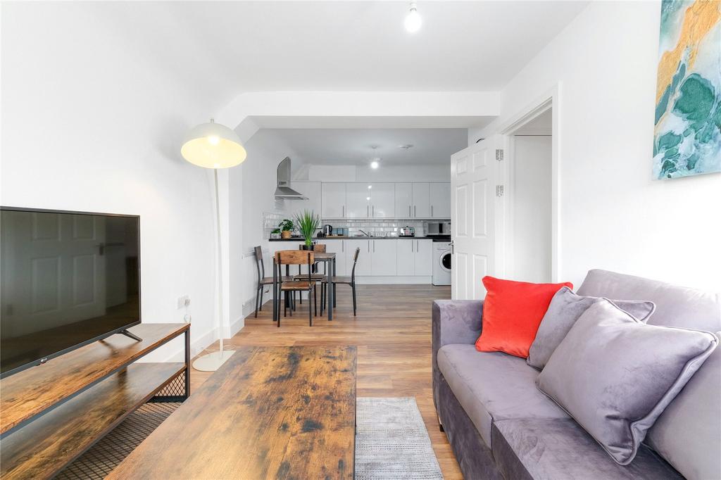 75a Slough Road, Iver, Iver, SL0 Apartment to rent - £1,300 pcm (£300 pw)