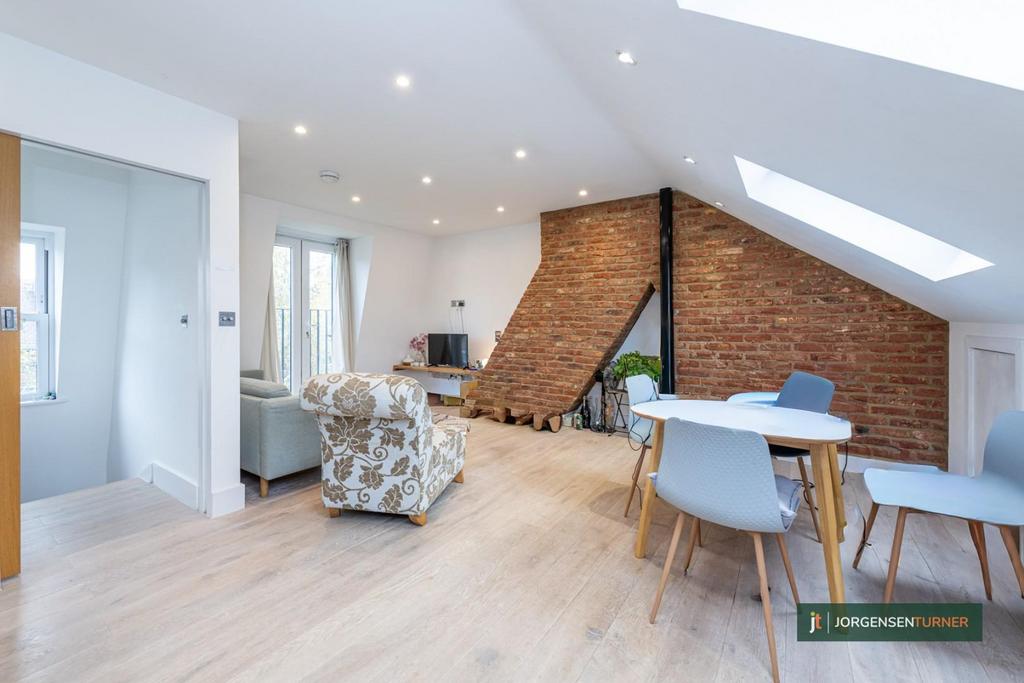 Tunis Road, Shepherds Bush 2 bed flat - £2,850 pcm (£658 pw)