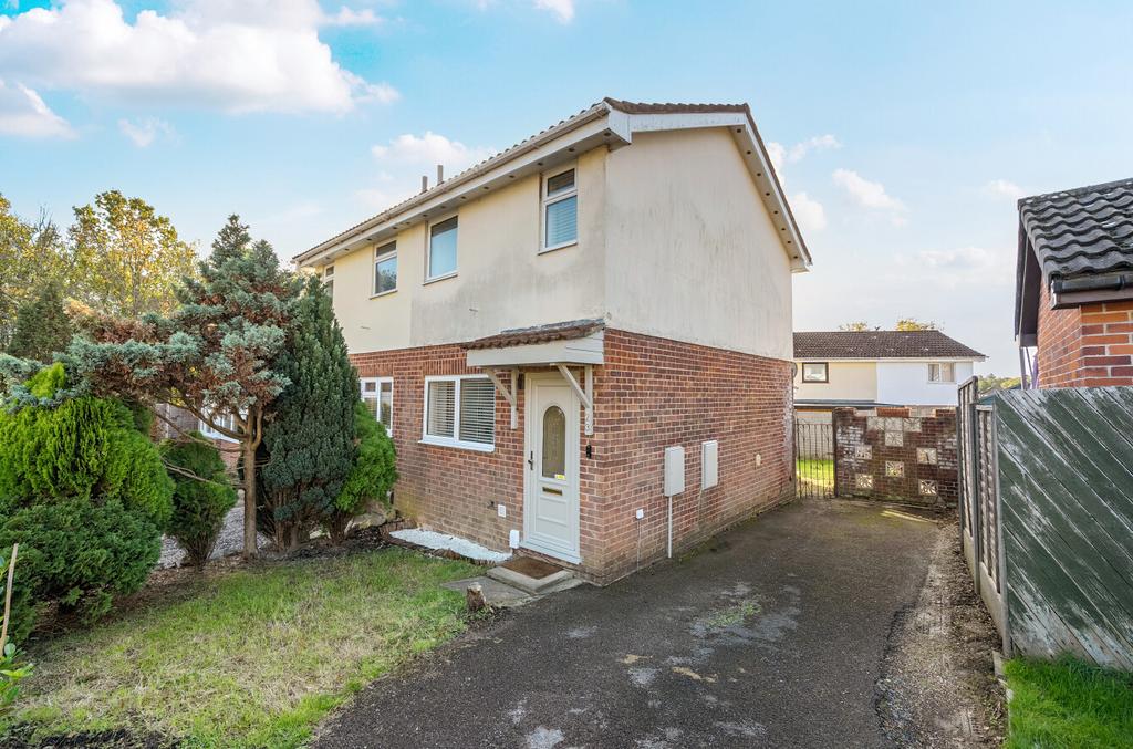 Cornbrook Grove, Hampshire PO7 2 bed house - £1,250 pcm (£288 pw)