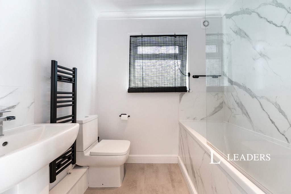 Shakespeare Road, PO1 2 bed house to rent - £1,295 pcm (£299 pw)