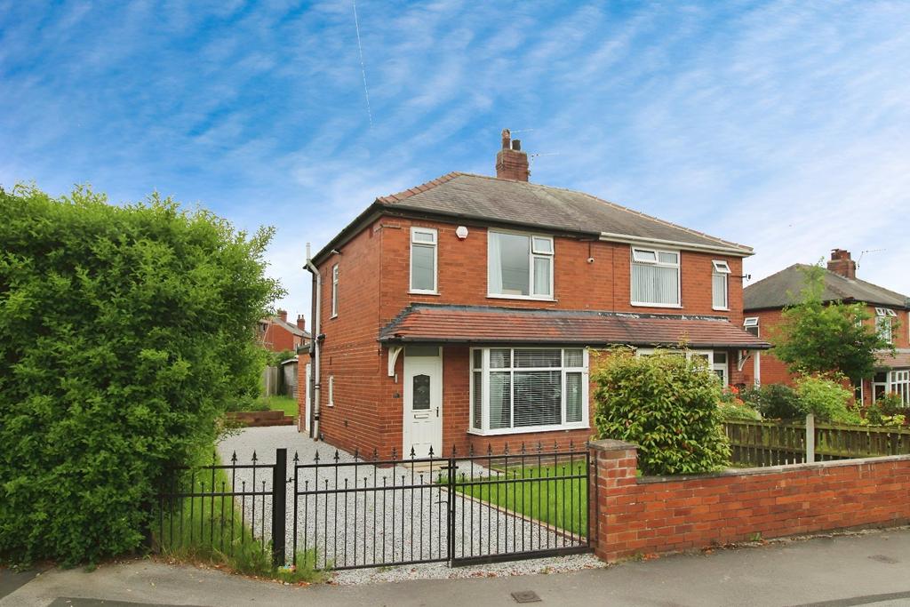 Knightscroft Avenue, Leeds LS26 3 bed semi-detached house - £1,200 pcm ...