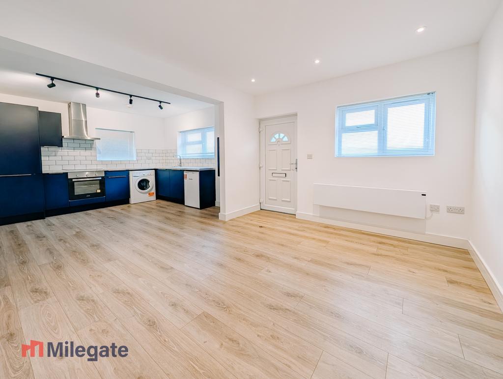 Stafford Road, Wallington SM6 1 bed flat to rent - £1,400 pcm (£323 pw)