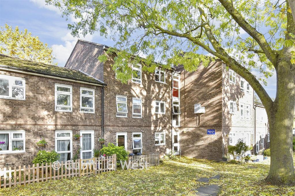 Shearing Drive, Carshalton, Surrey 1 bed flat - £230,000