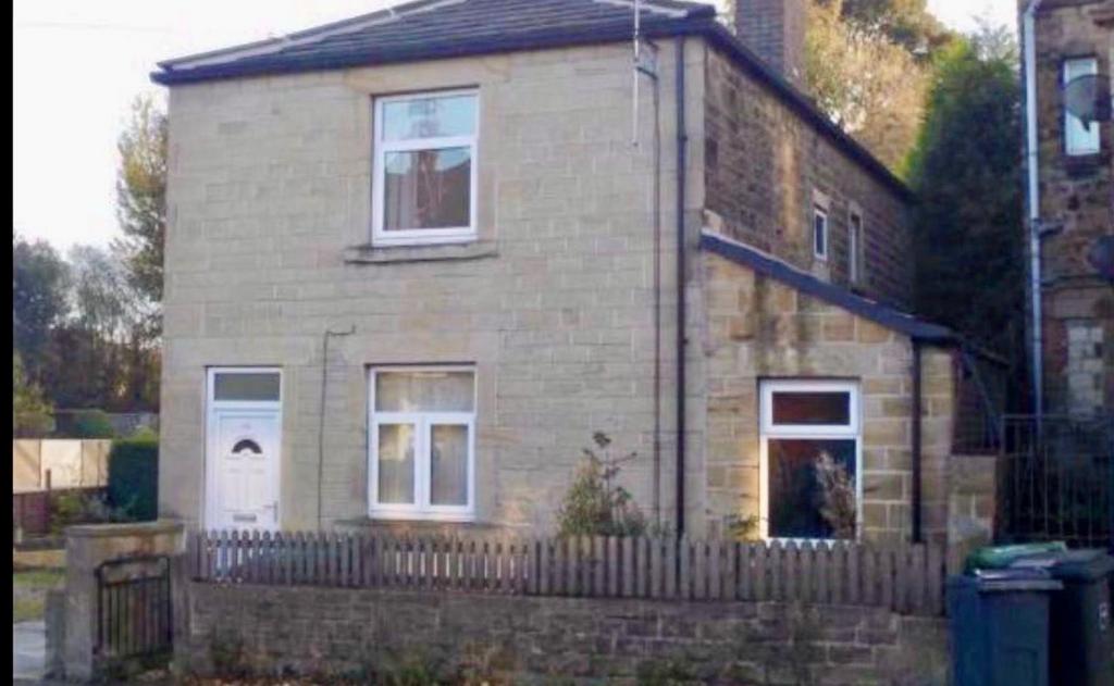Carlinghow Lane, Batley, West Yorkshire 2 bed semi-detached house - £ ...