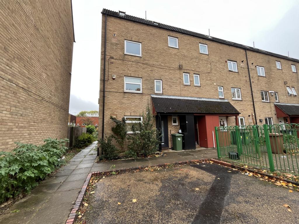 Blackmead, PETERBOROUGH PE2 3 bed end of terrace house to rent - £1,200 ...