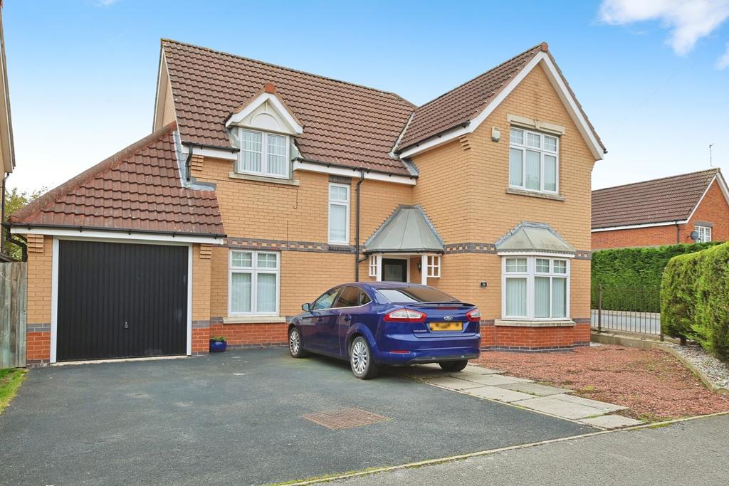 Lowerdale, Elloughton, Brough, HU15 1SD 4 bed detached house - £350,000