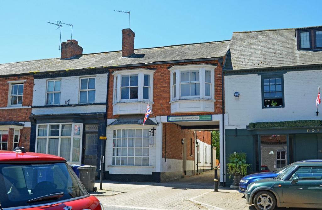 Watling Street West, Towcester, NN12 1 bed flat - £700 pcm (£162 pw)