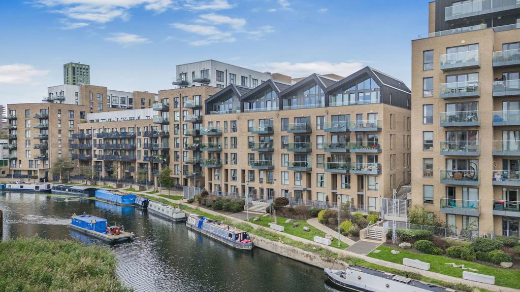 2 Anderson Square, London E3 2 bed flat for sale - £400,000