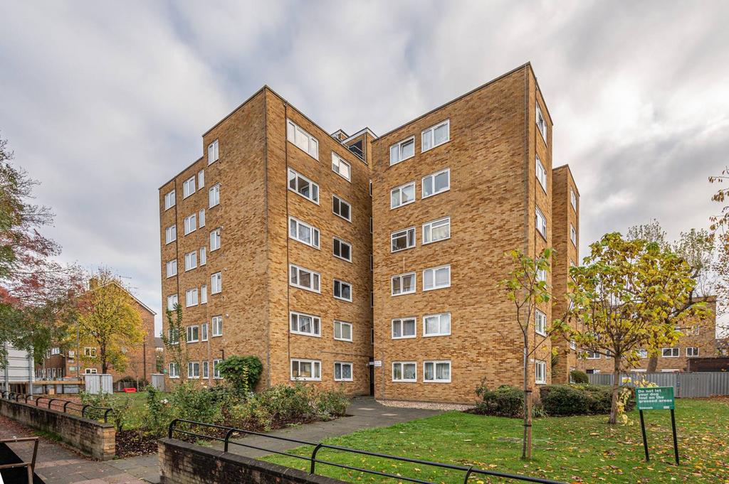 Aldrington Road, Streatham, London, SW16 2 bed flat for sale - £265,000