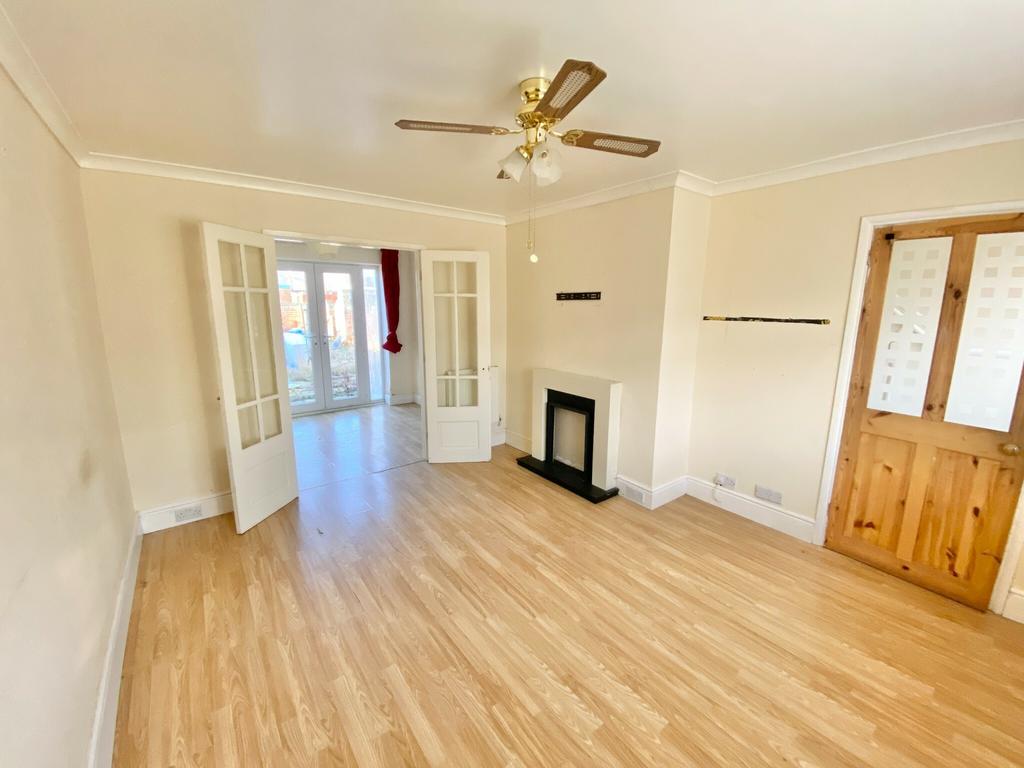 Biddulph Estate, Llanelli 3 bed terraced house - £800 pcm (£185 pw)