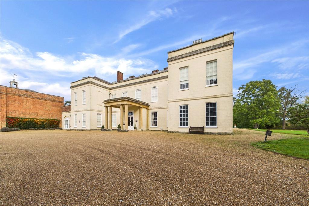 Swallowfield Park, Swallowfield... 2 bed apartment - £1,400 pcm (£323 pw)