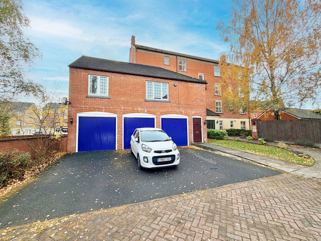 The Library, Dickens Heath Road... 2 bed apartment - £180,000