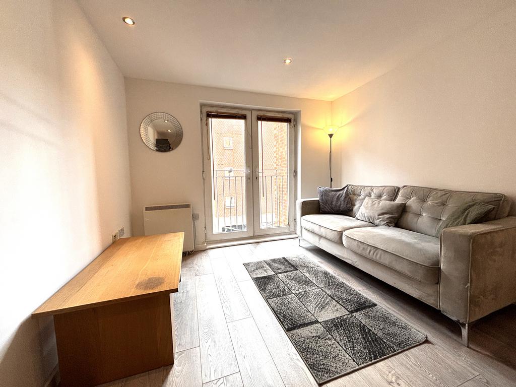 Platt House, 5 Elmira Way, Salford... 2 bed flat - £1,200 pcm (£277 pw)