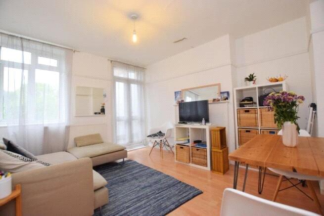 Comber Grove, London, SE5 1 bed apartment - £1,597 pcm (£369 pw)