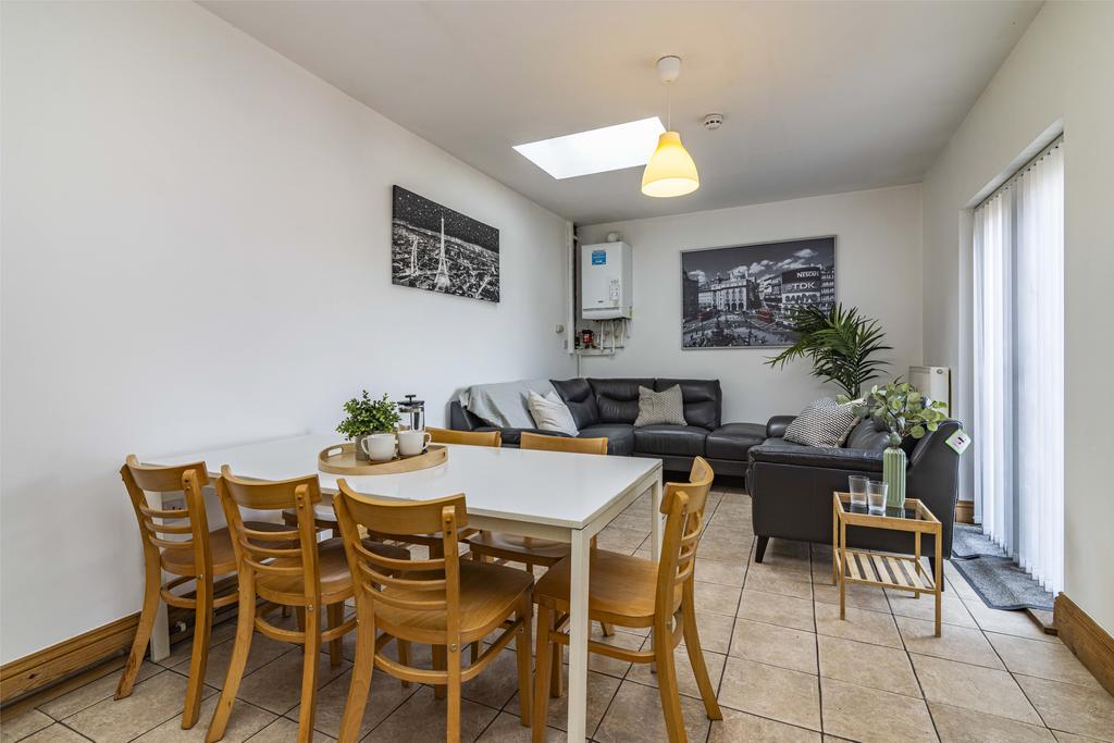 Douglas Road, Nottingham NG7 7 bed house - £4,258 pcm (£983 pw)