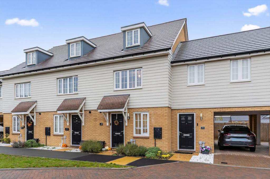 Lakeside Drive, Wixams 4 bed terraced house - £375,000