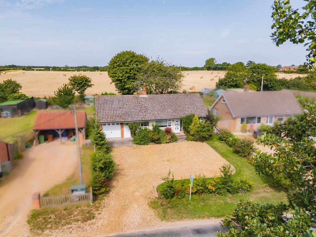 The Street, Lessingham 2 bed detached bungalow for sale - £350,000