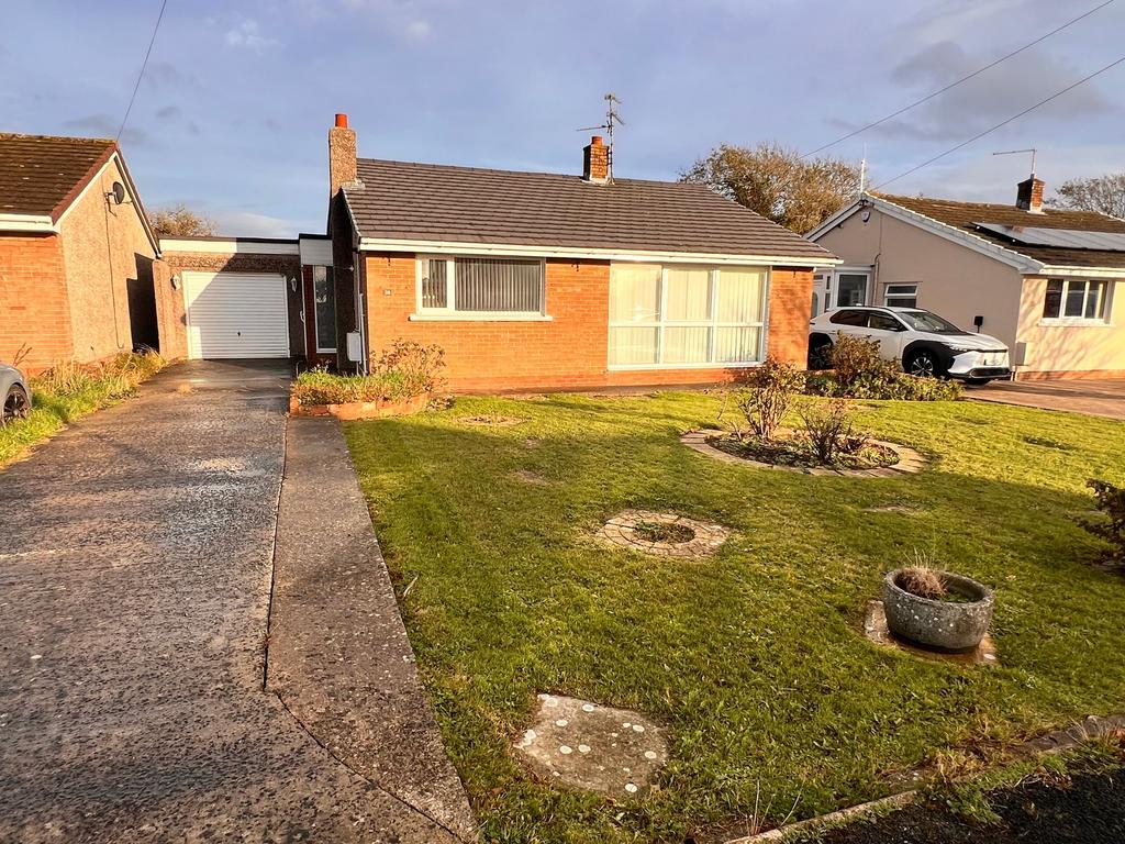 Matthew Road, Rhoose, CF62 3ED 3 bed detached bungalow - £375,000