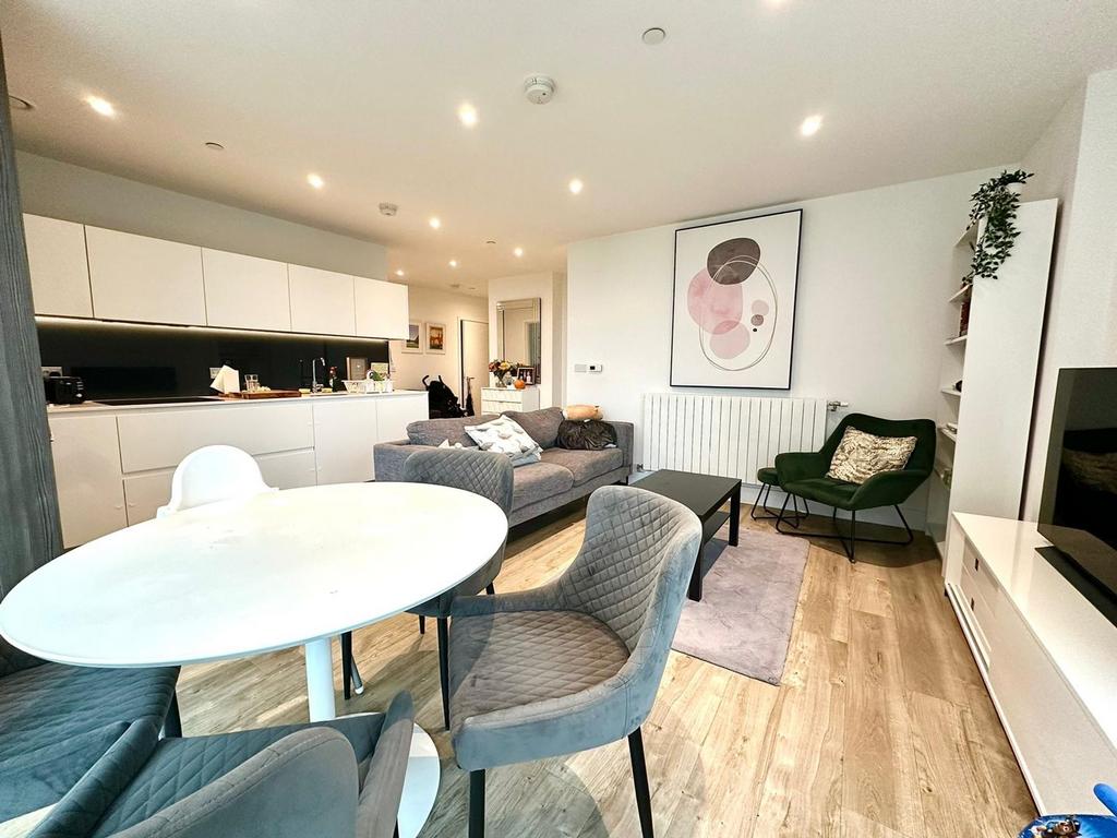 Pegler Square, London SE3 2 bed flat to rent - £2,300 pcm (£531 pw)