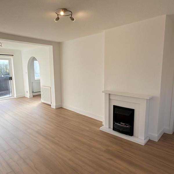 Woodside Road, Guildford GU2 3 bed semi-detached house - £2,200 pcm (£ ...