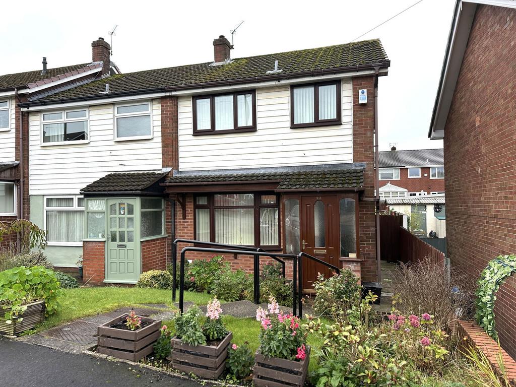 23 Camberwell Way, Royton, Oldham... 3 bed townhouse for sale - £220,000
