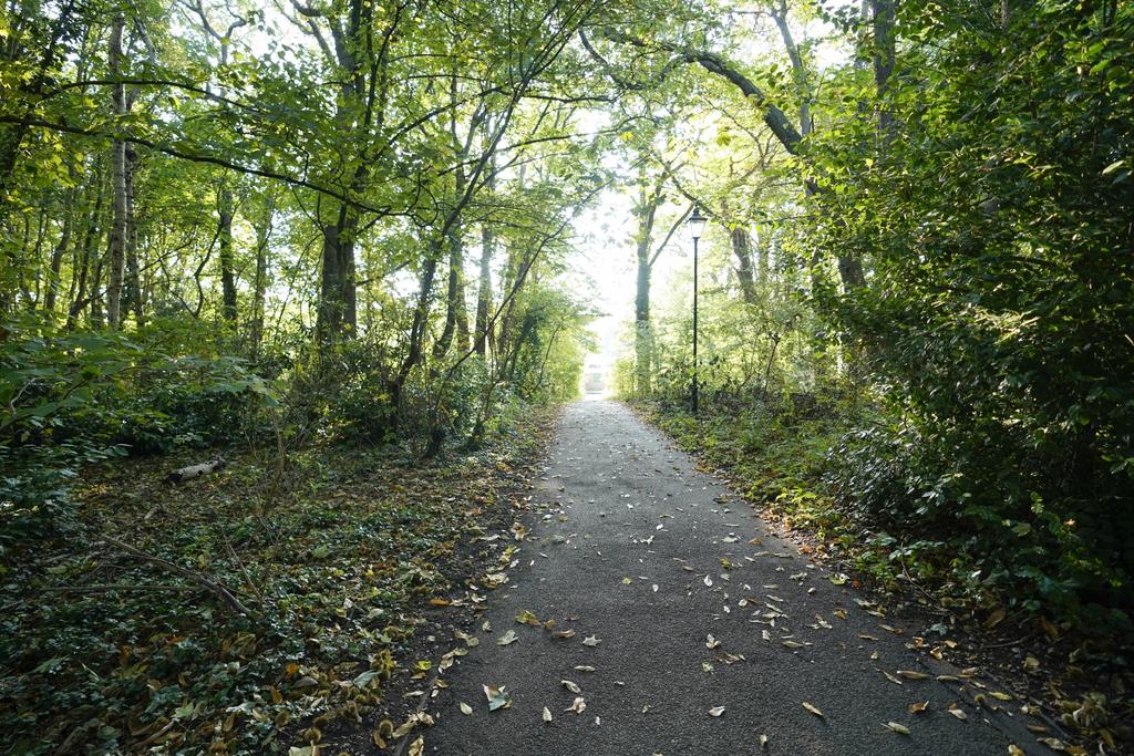 Sandy Lodge Lane, Northwood, HA6 Land for sale - £200,000