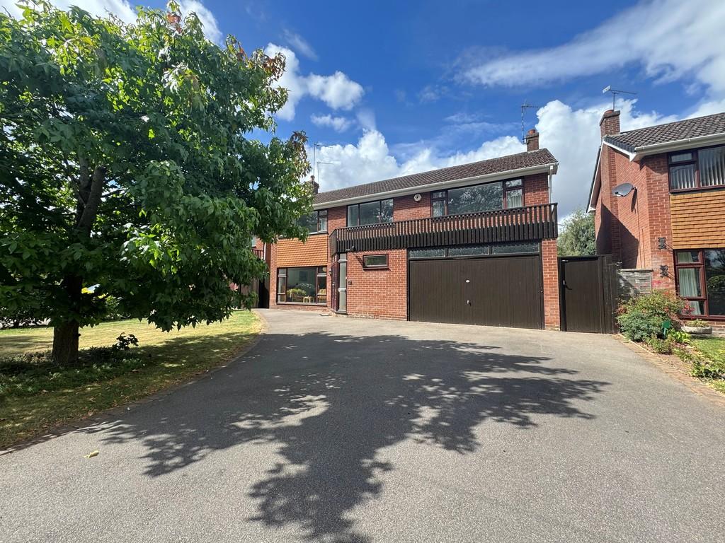 Suncliffe Drive, Kenilworth 5 bed detached house - £2,750 pcm (£635 pw)