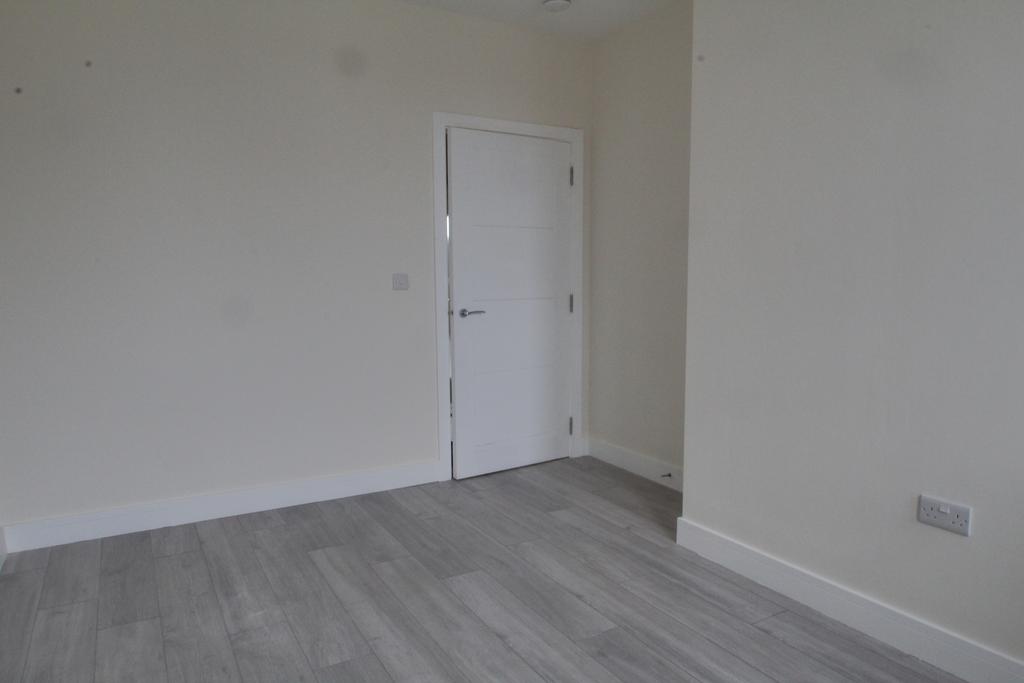 Ewell Road, Cheam SM3 1 bed apartment to rent - £1,450 pcm (£335 pw)
