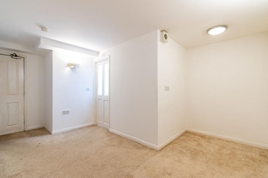 Marthus Court, Liskeard, PL14 1 bed apartment - £600 pcm (£138 pw)