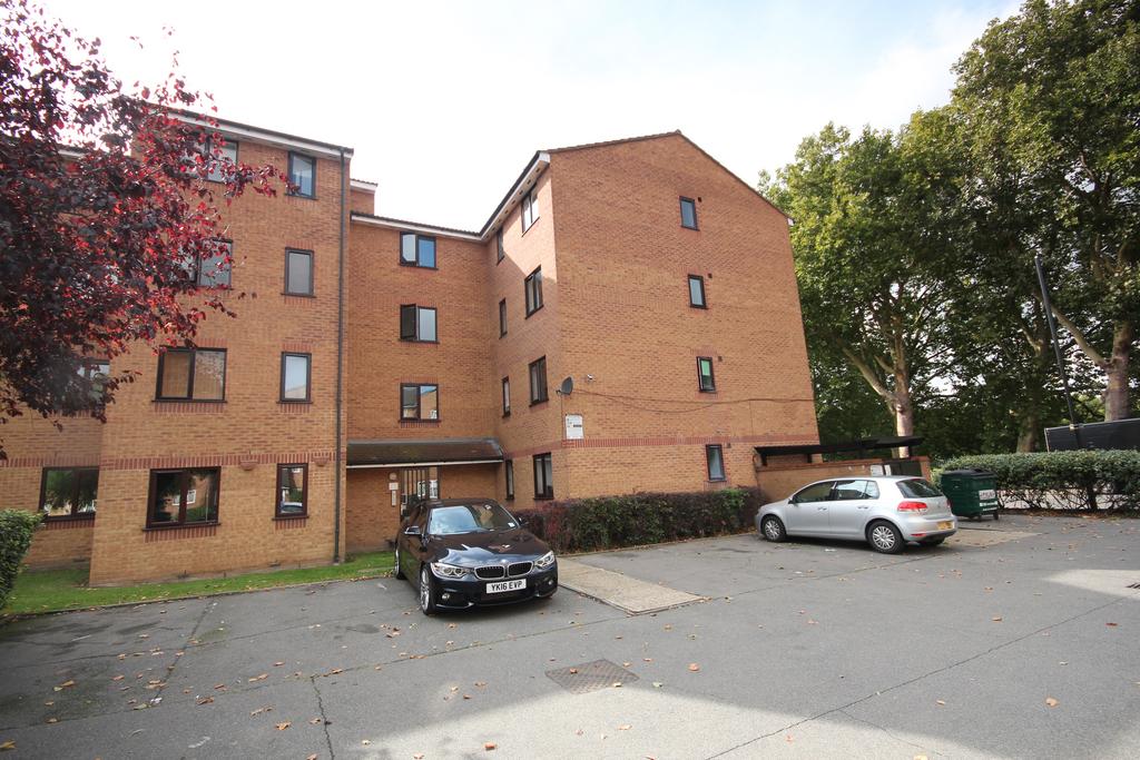 Grinstead Road, London SE8 1 bed flat - £1,250 pcm (£288 pw)